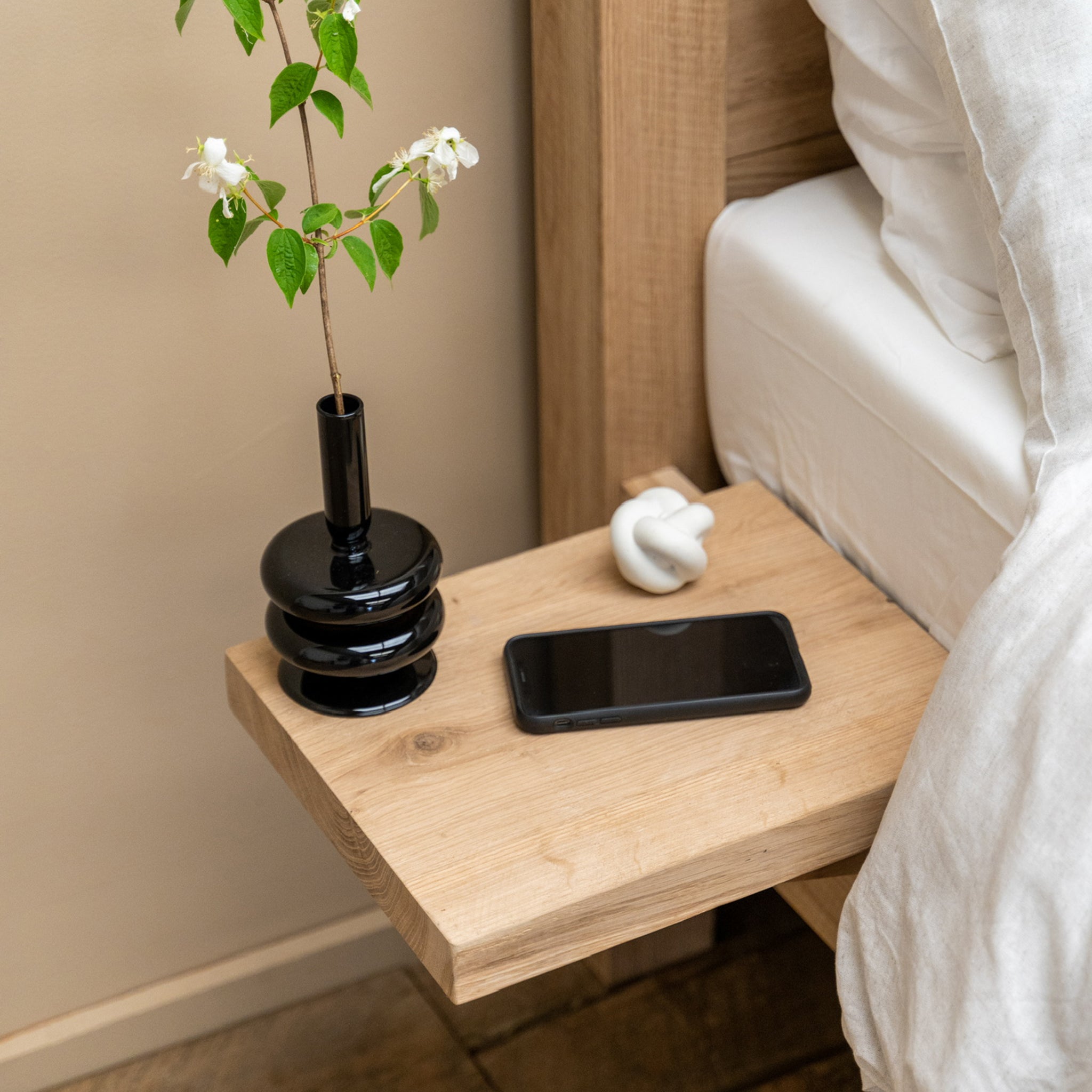 Solid Oak Bedside Shelf – Willen Rose