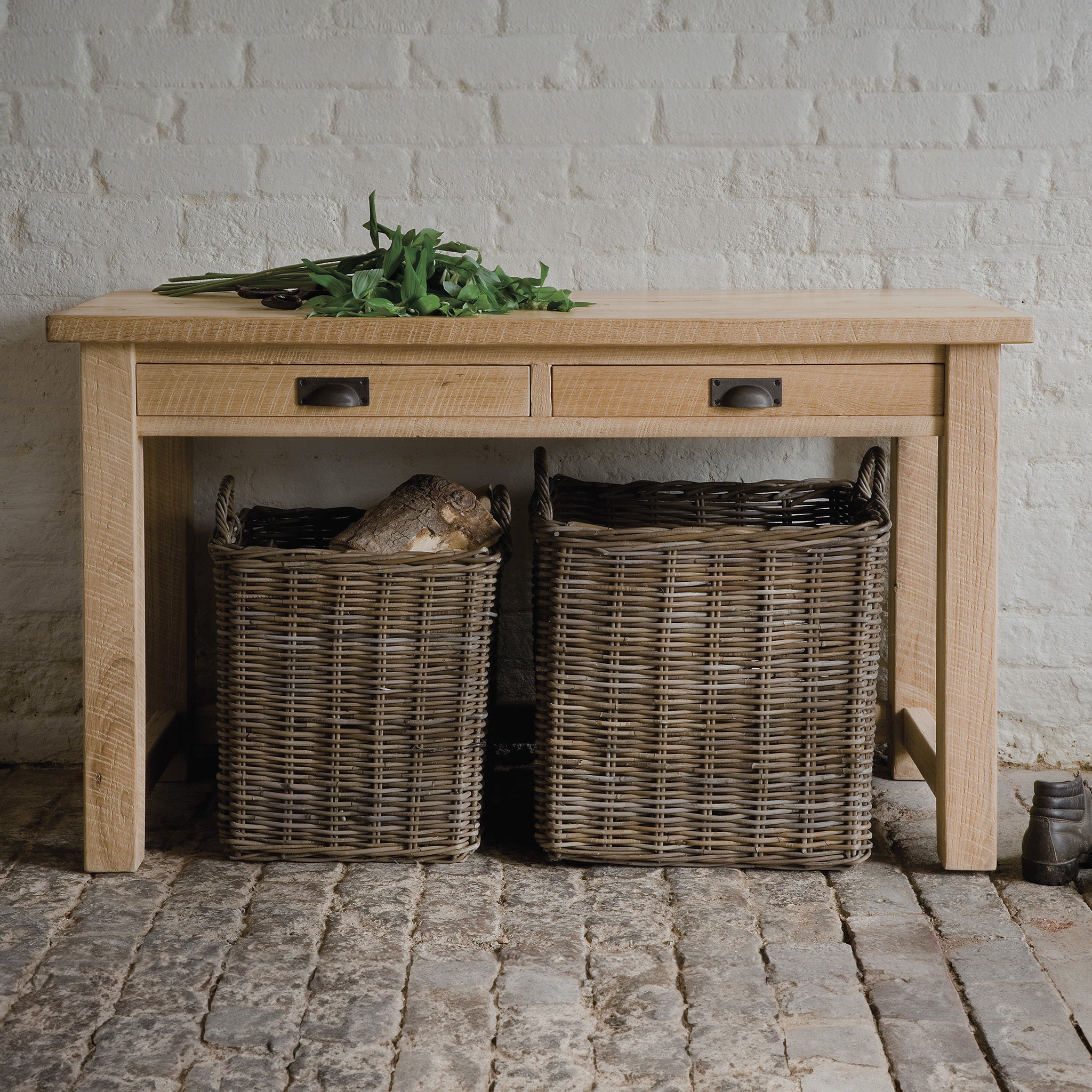 Solid Oak Hallway Console Table – Willen Rose
