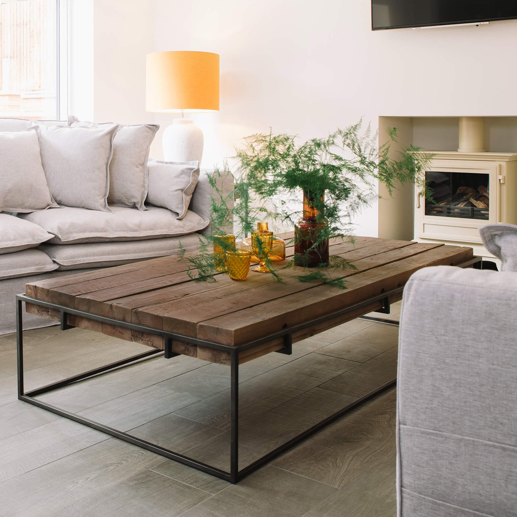 Reclaimed Wood Coffee Table with Metal Frame – Willen Rose